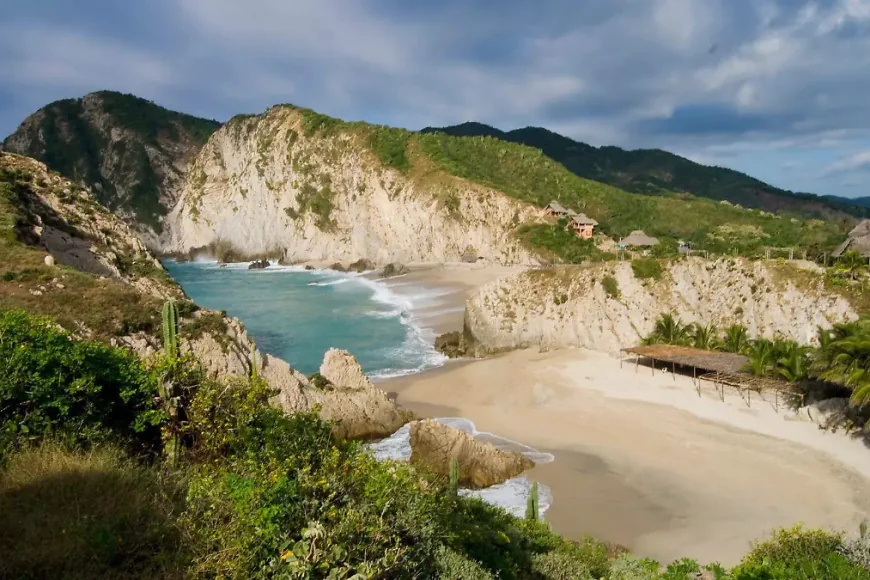 Playa Maruata, uno de los destinos más espectaculares en el pacífico ...